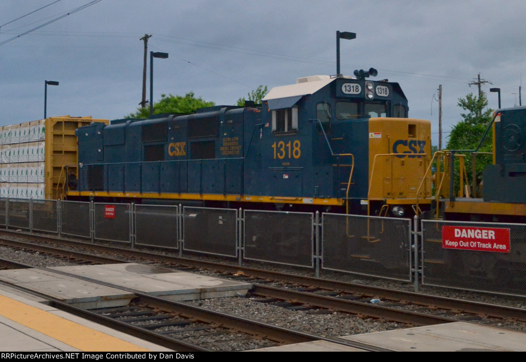 CSX 2GS14B 1318 trails on Q417-23